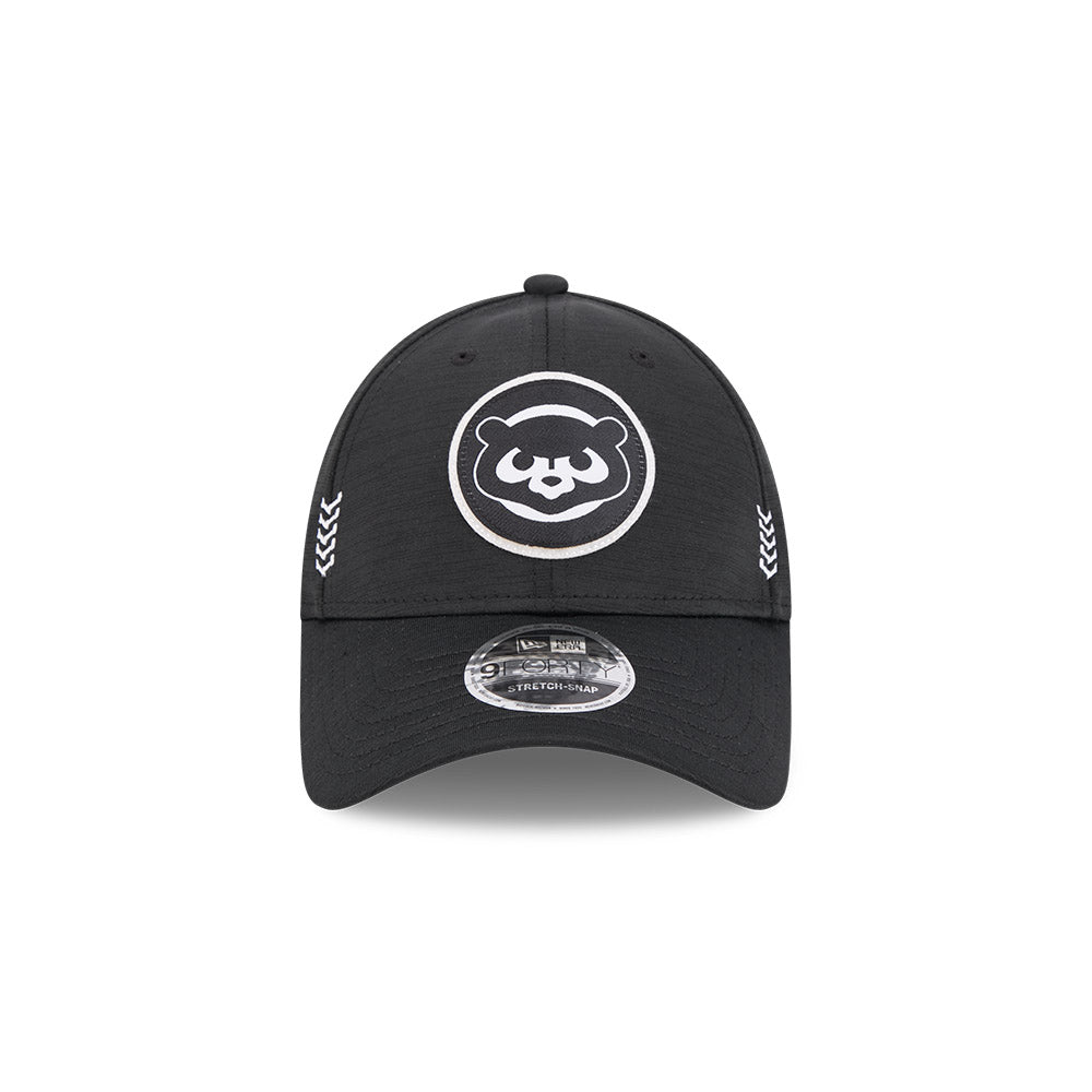 Chicago Cubs 2024 Clubhouse '84 Logo Black New Era 9FORTY Stretch-Snap ...